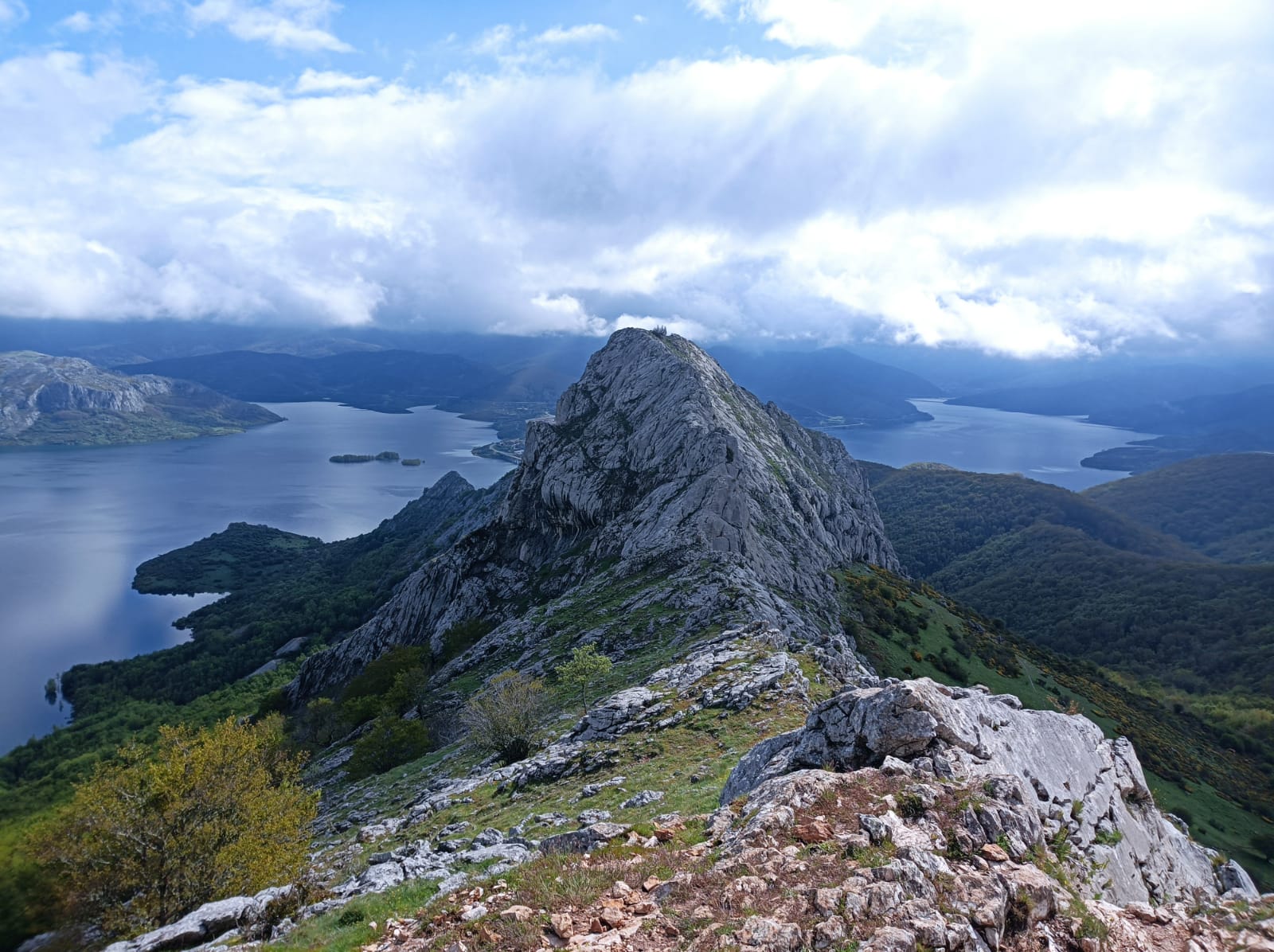 El SendAres cruza fronteras para descubrir la naturaleza leonesa ...
